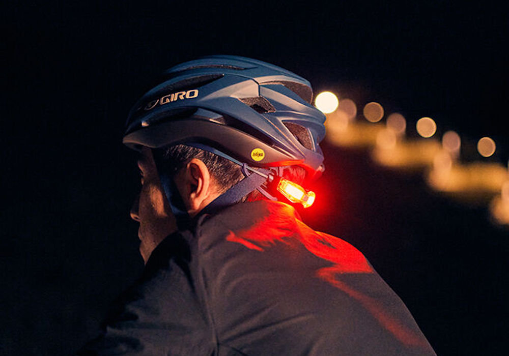 後頭部でとっても明るく目立つ！ヘルメット用リアライト【 ROC LOC 5 LED 】 | GIRO CYCLING | ジロ サイクリング ...